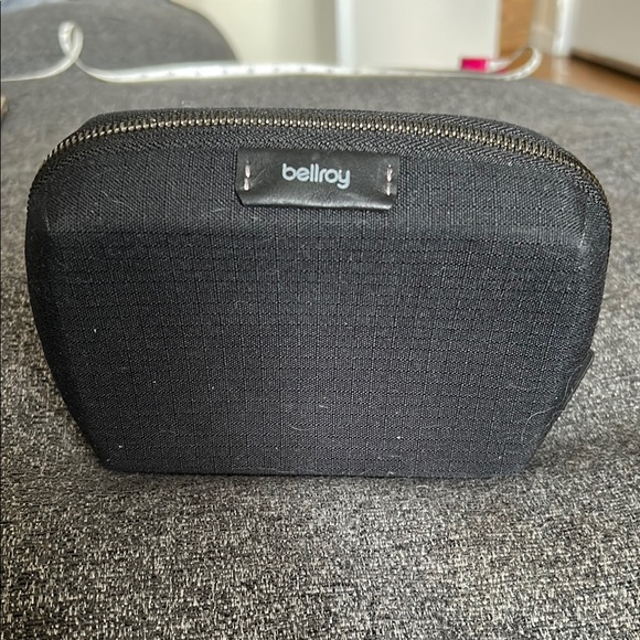 Bellroy | Cell Phones & Accessories | Bellroy Black Zip Tech Pouch ...